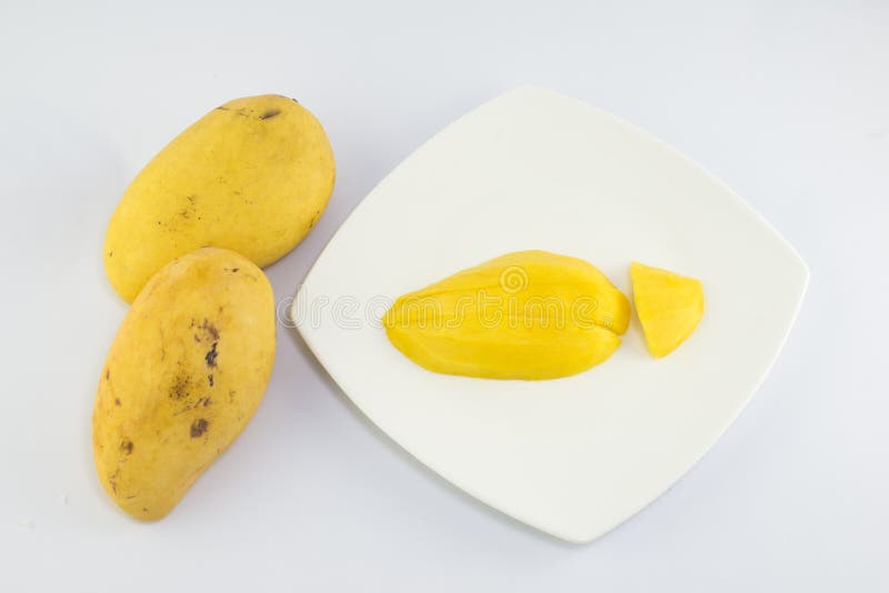 Mangoe De Oro Maduro En El Fondo Blanco Foto de archivo - Imagen de ...