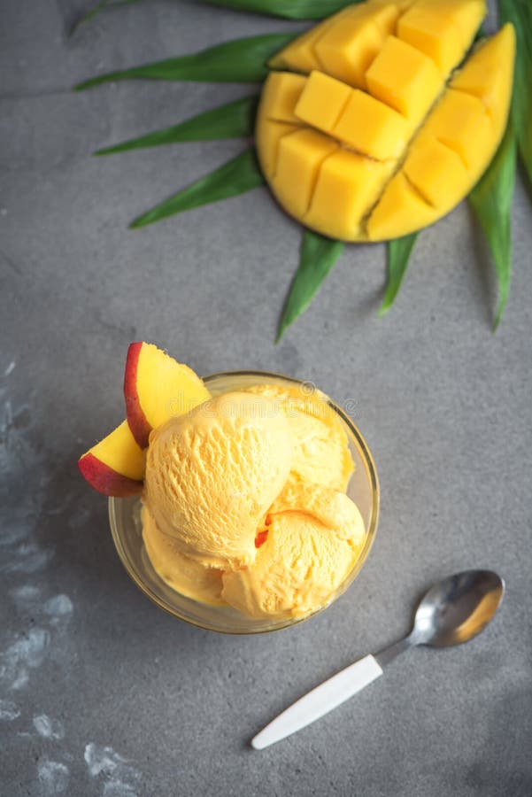 Mangoglass fotografering för bildbyråer. Bild av bakgrund - 114899381