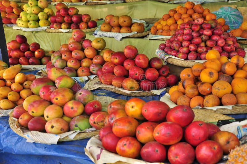 Mangos En Un Mercado En Tailandia Foto de archivo - Imagen de mercado ...