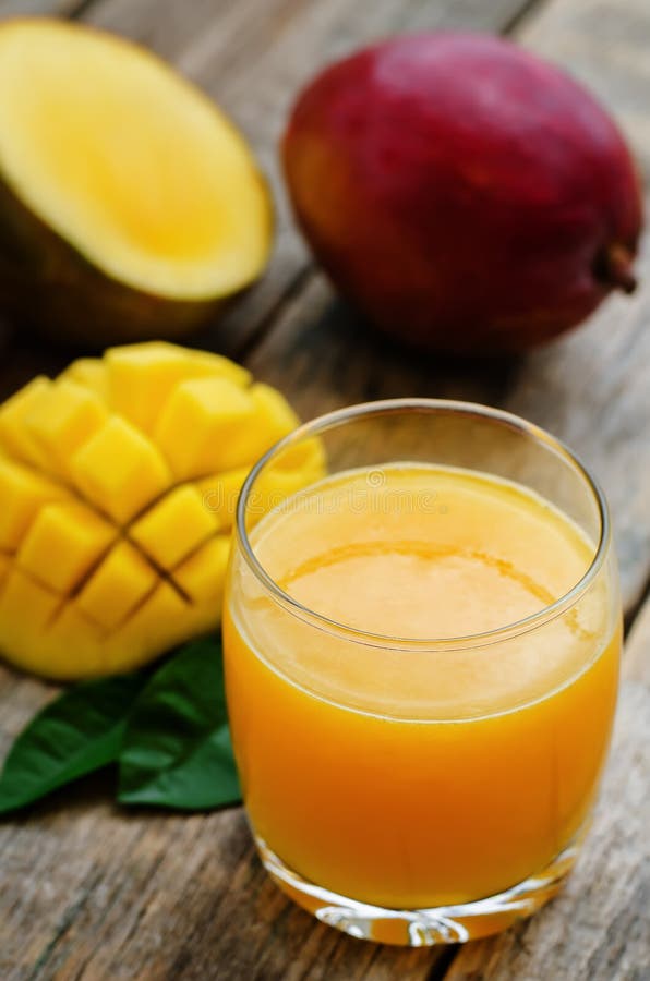 Mangosap en verse mango stock foto. Image of suiker, donker - 51644936