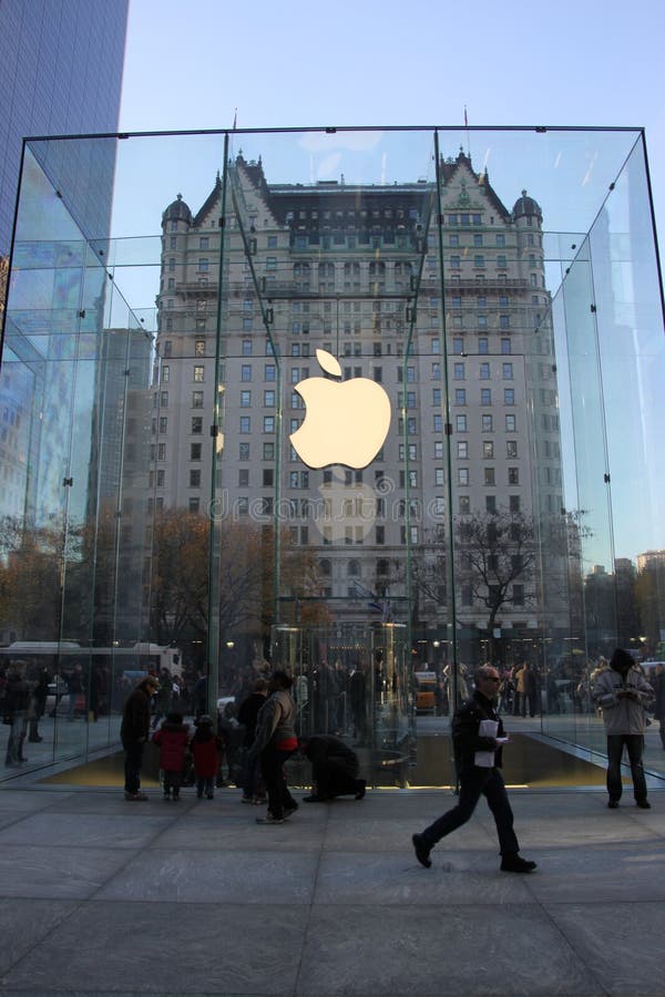 Manhattan Apple Store Redisigned Editorial Photography - Image of ...