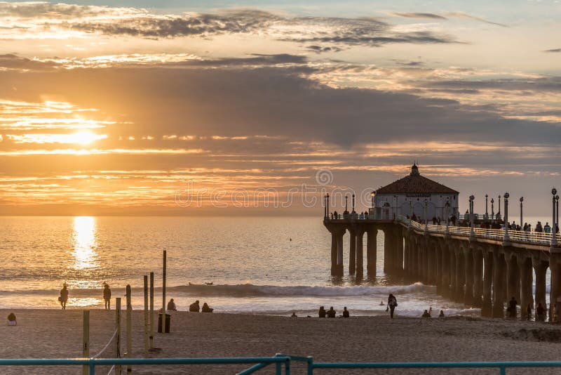 Manhattan Beach Pier editorial stock photo. Image of manhattan - 51676638