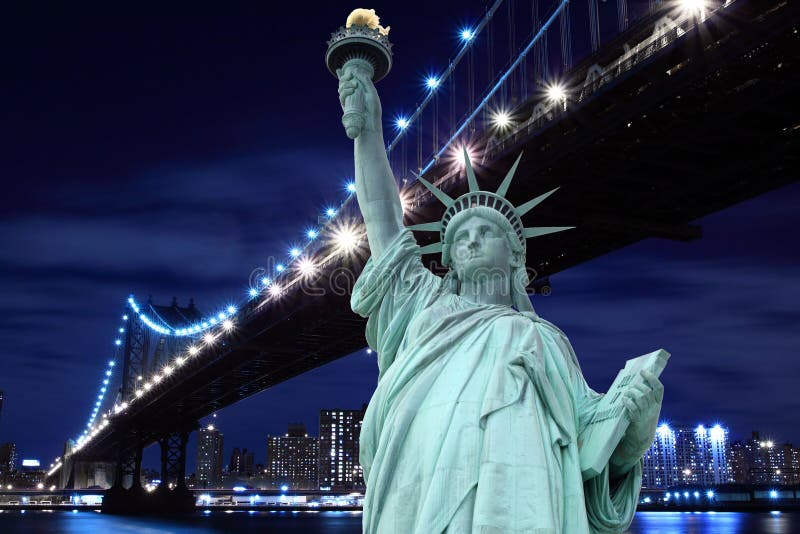 Manhattan Bridge and the Statue of Liberty Stock Image - Image of ...
