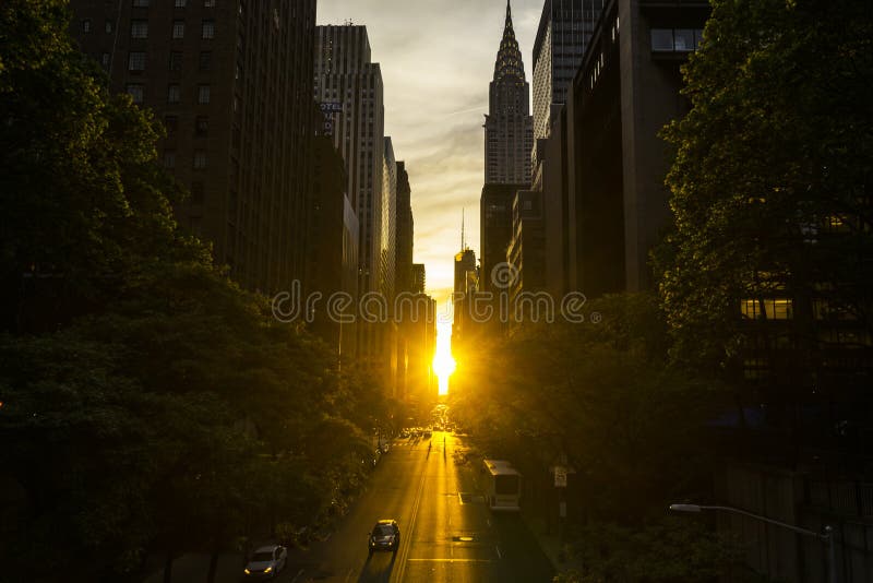 Manhattan Henge stock photo. Image of street, cars, nature - 146866918