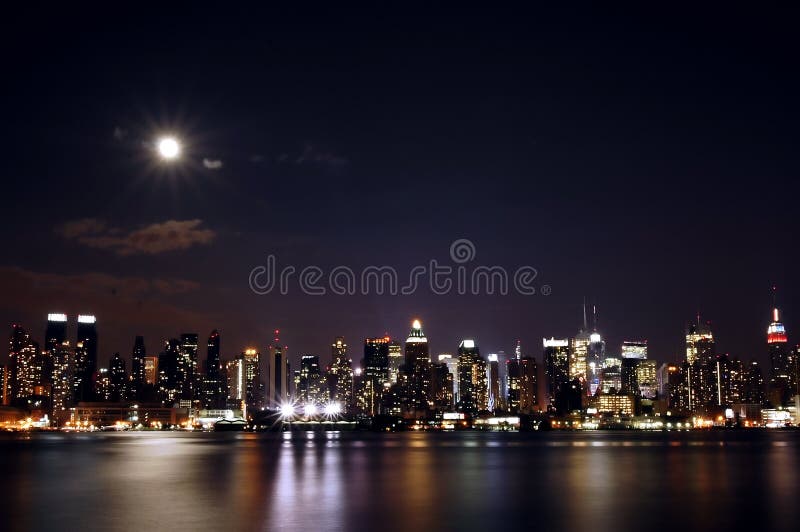 Manhattan Night Picture. Image: 6131091