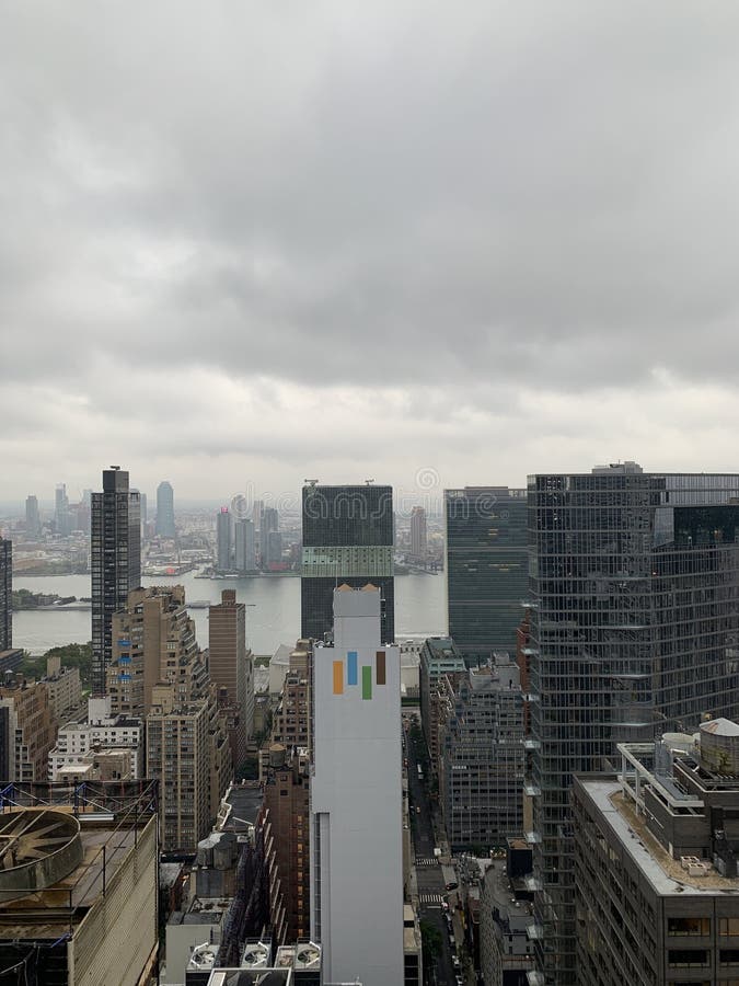 Manhattan sky editorial stock image. Image of building - 144282179