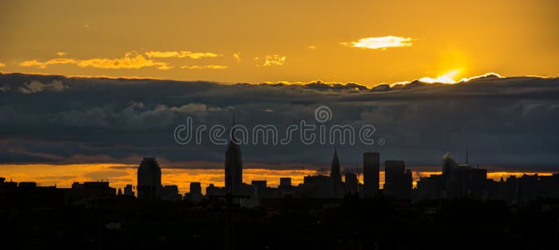 Manhattan Skyline at Sunset Stock Image - Image of park, corona: 59607557