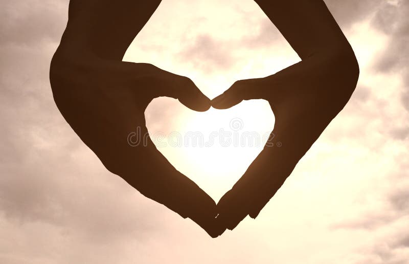 Mani che mostrano cuore immagine stock. Immagine di palma - 31429029