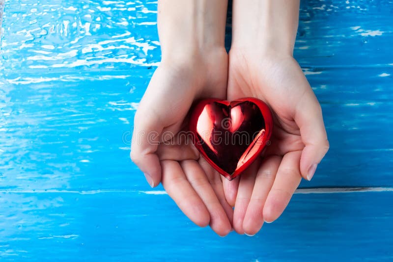 Mani con cuore fotografia stock. Immagine di simbolo - 88636210