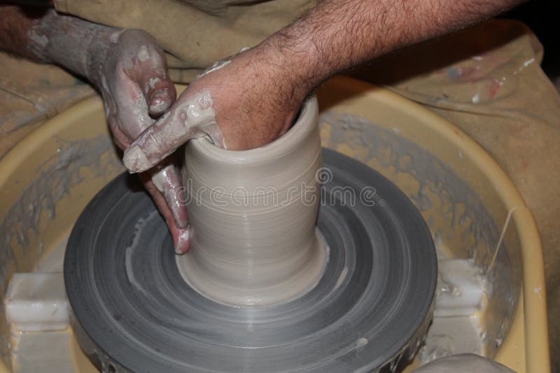 Mani del vasaio immagine stock. Immagine di creazione - 47141515