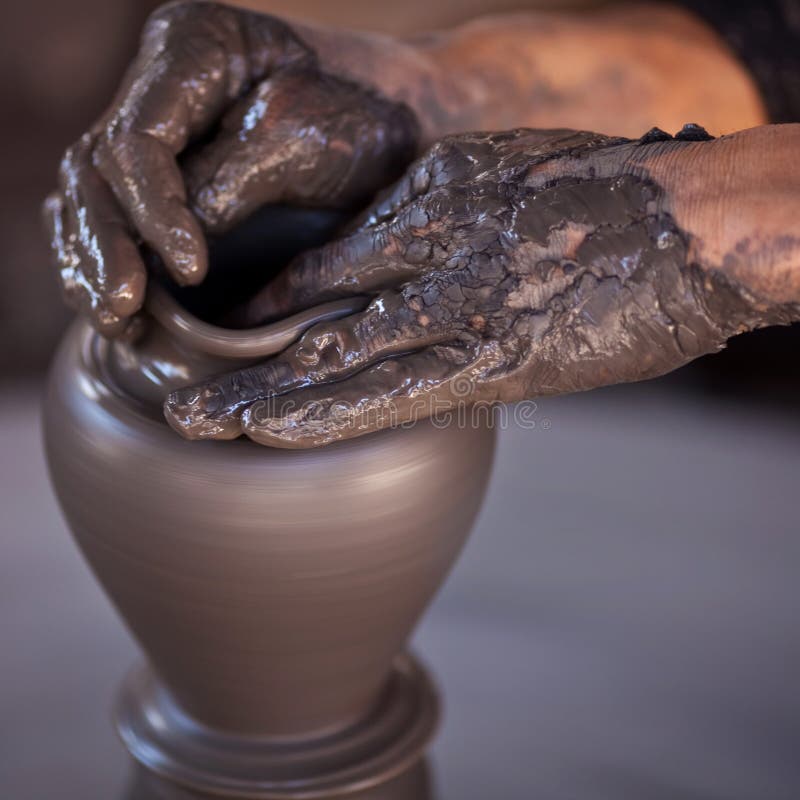 Mani di un vasaio immagine stock. Immagine di artigianale - 19958833