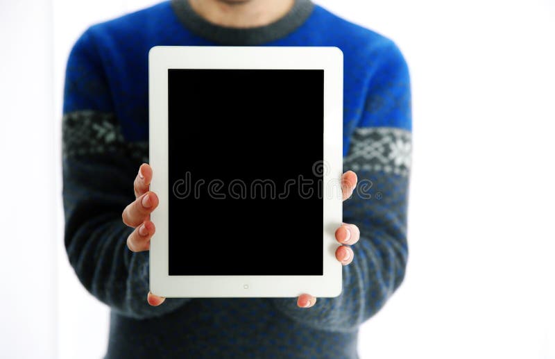 Mani Maschii Che Mostrano Lo Schermo Di Computer Della Compressa ...