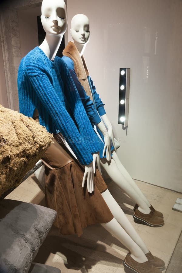 Esposizione Dei Manichini Di Modo Del Boutique Fotografia Editoriale ...