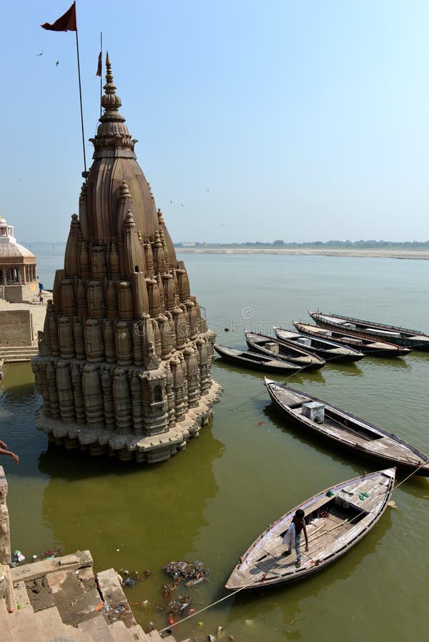 Manikarnika Ghats in Varanasi Editorial Stock Image - Image of dawn ...