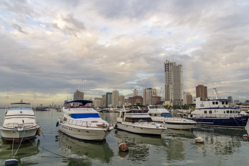 Manila Bay at Harbor Square Editorial Photo - Image of philippines ...