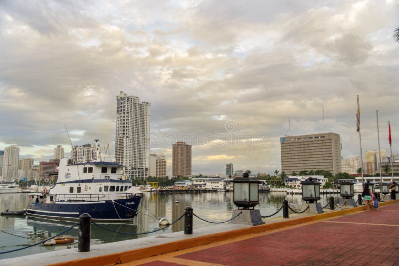 Manila Bay at Harbor Square Editorial Photography - Image of channel ...