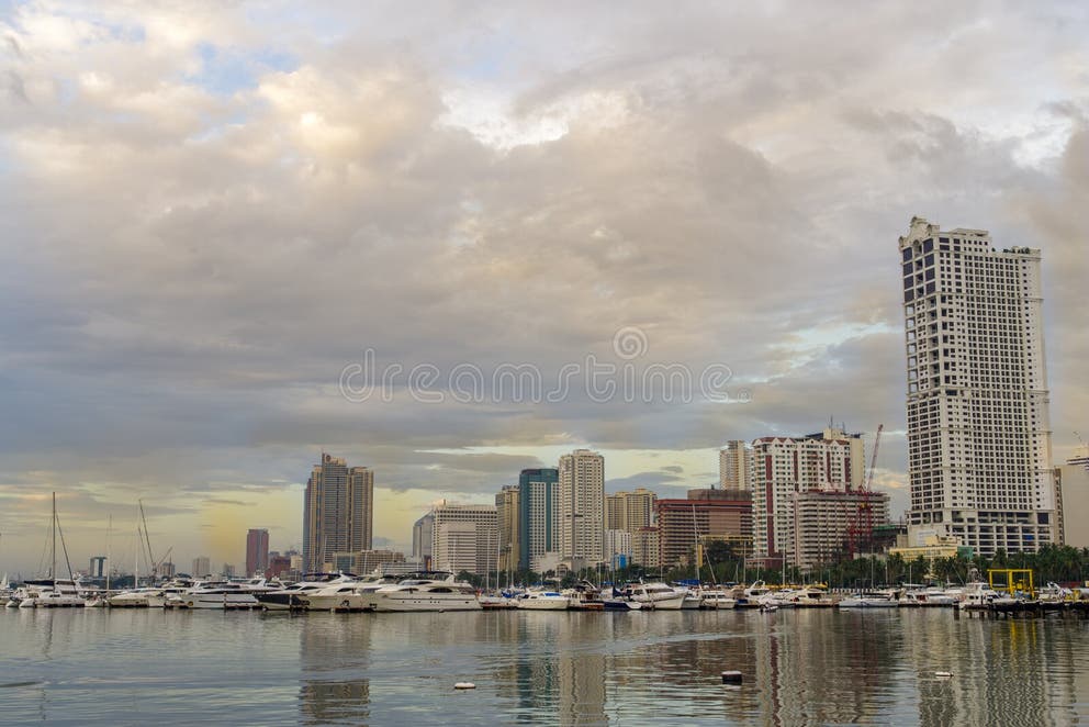 Manila Bay at Harbor Square Editorial Photo - Image of evening, city ...