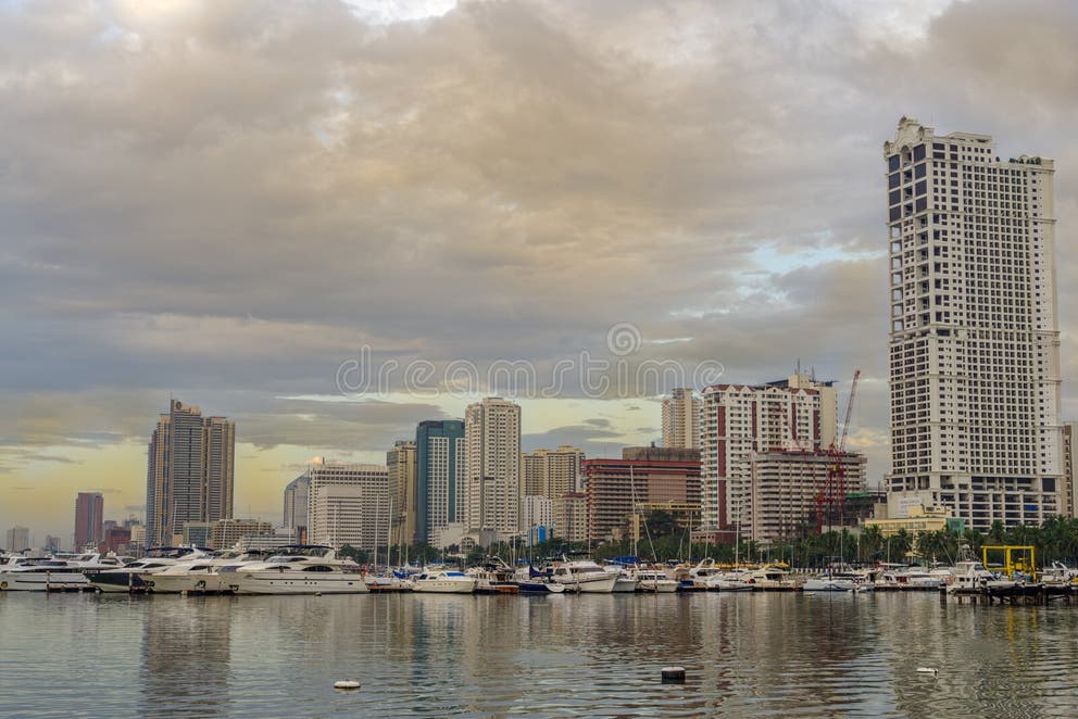 Manila Bay at Harbor Square Editorial Image - Image of view, evening ...