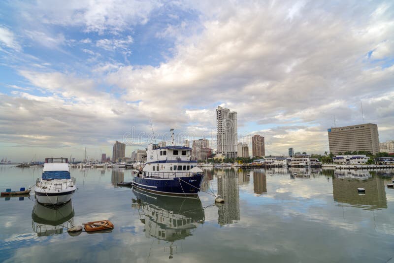 Manila Bay at Harbor Square Editorial Photo - Image of marina, boat ...