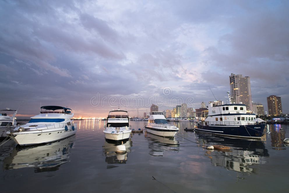 Manila Bay at Harbor Square Editorial Image - Image of channel ...