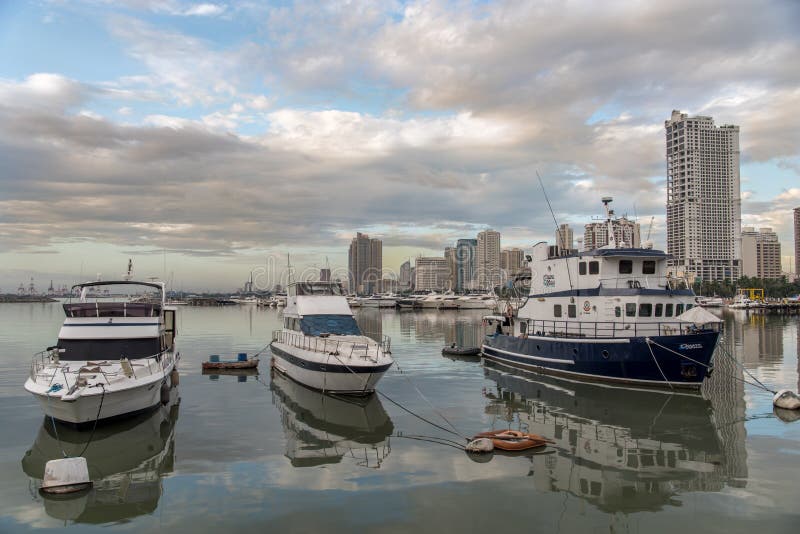 Manila Bay at Harbor Square Editorial Image - Image of boating, dock ...