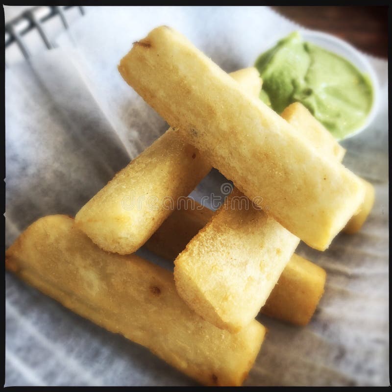Manioc frit photo stock. Image du déjeuner, cuisine, manioc - 62765698