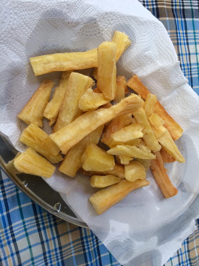 Manioc frit photo stock. Image du nourriture, maniocs - 62765698