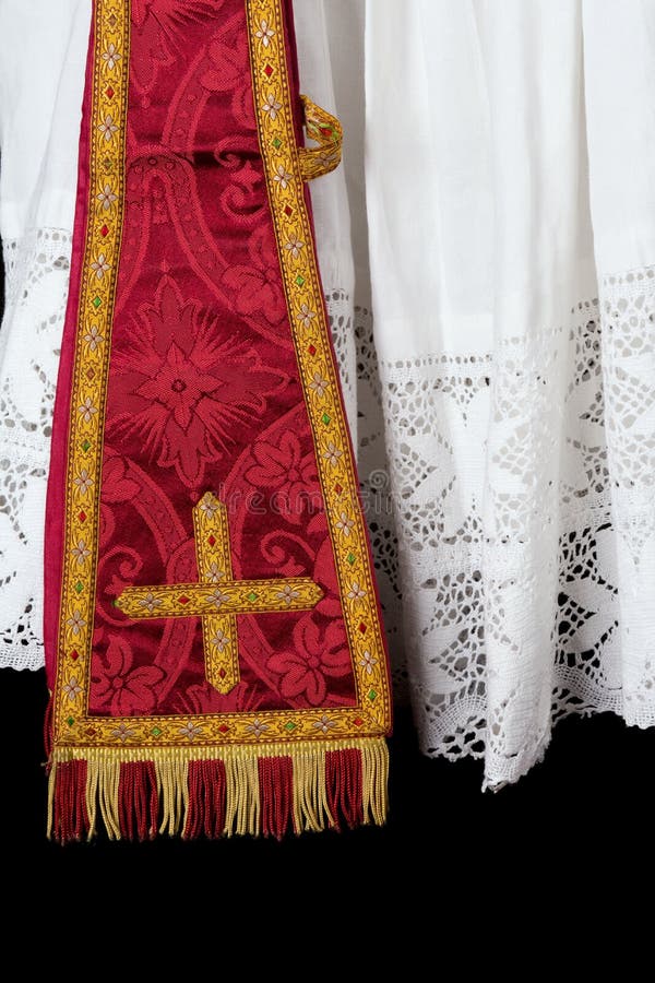 Maniple Et Surplis De Prêtre Photo stock - Image du surplis, blanc ...