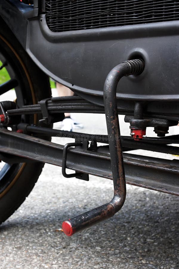 Manivela en un coche viejo imagen de archivo. Imagen de metal - 15452923