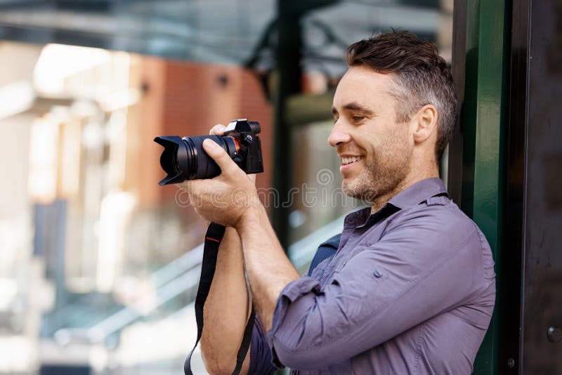 Manlig Fotograf Som Tar Bilden Arkivfoto - Bild av manlig, teknologi ... Manlig Fotograf Som Tar Bilden Arkivfoto - Bild av manlig, teknologi ...