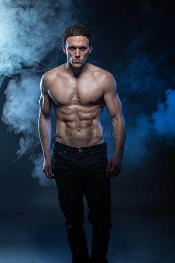 Manlig Modell För Kondition Arkivfoto - Bild av vuxen, lämplig: 55583648