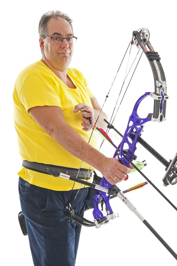 Junge, Der Mit Bogen Einen Pfeil Steht Stockfoto - Bild von pfeil ...