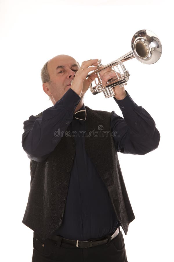Mann, der Trompete spielt stockfoto. Bild von erwachsener - 62809938