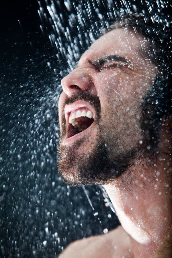 Mann in einer Dusche stockfoto. Bild von tropfen, glück - 13581302