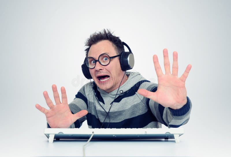 Mann Hat Vor Dem Sitzen Vor Computer Angst Stockbild - Bild von ...