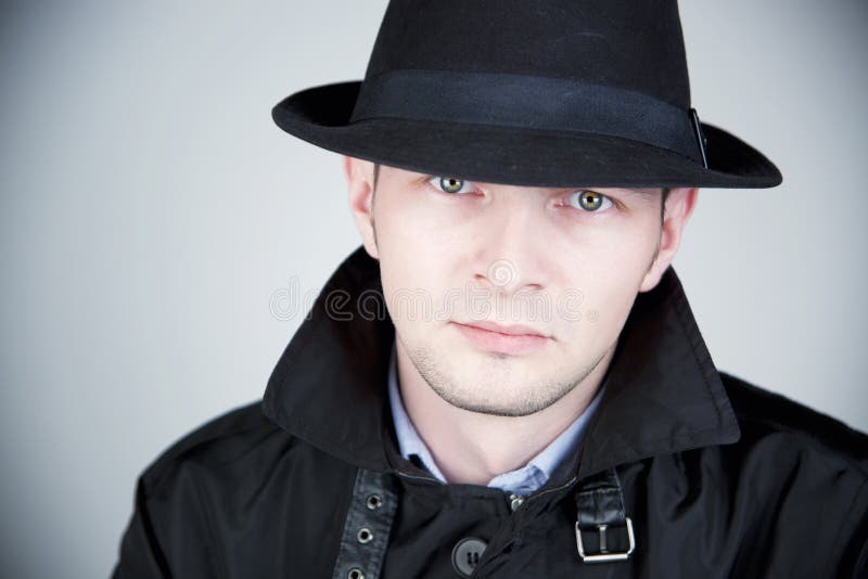 Elegant Gekleideter Bewaffneter Mann. Stockbild - Bild von detektiv ...