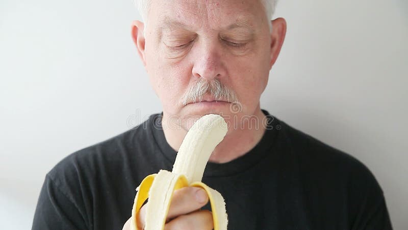 Mann isst Banane stock video footage. Video von frucht - 36006032