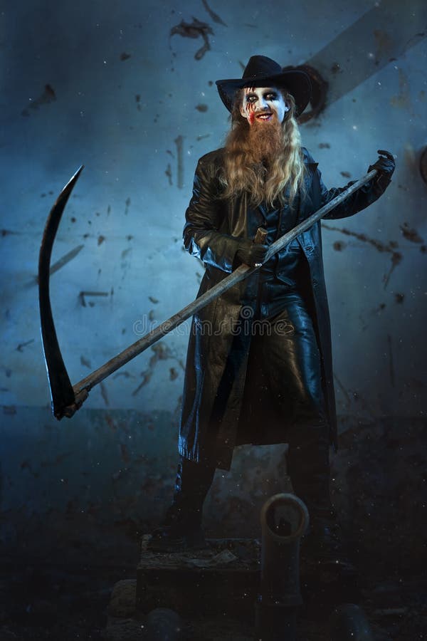 Sensenmann Mit Einer Sense Ist Auf Dem Feld Stockfoto - Bild von gefahr ...