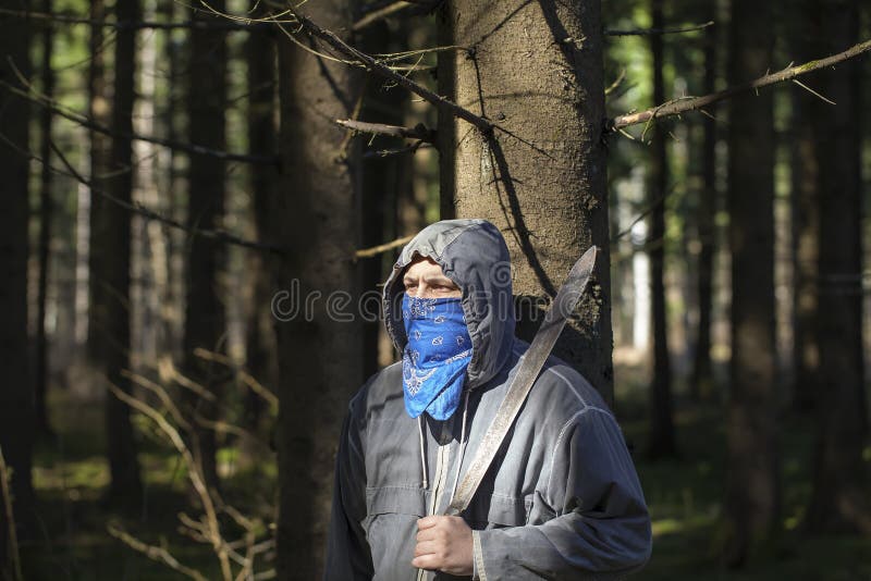 Mann Mit Einer Machete Im Holz Stockfoto - Bild von schutz, bruch: 30908720