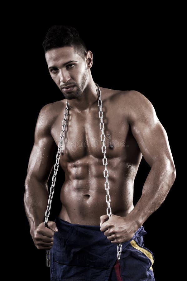 Mann Mit Muskeln Auf Einem Schwarzen Hintergrund Stockbild - Bild von ...