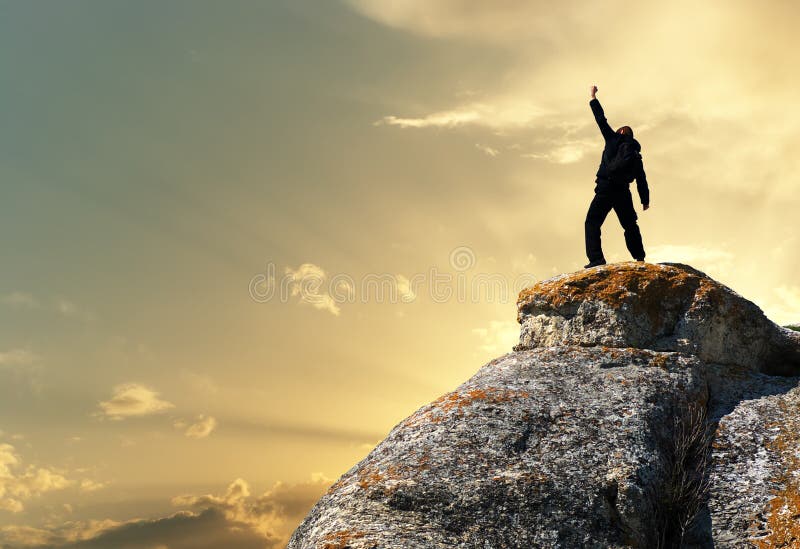 Mann oben auf Berg stockbild. Bild von person, felsen - 20804319