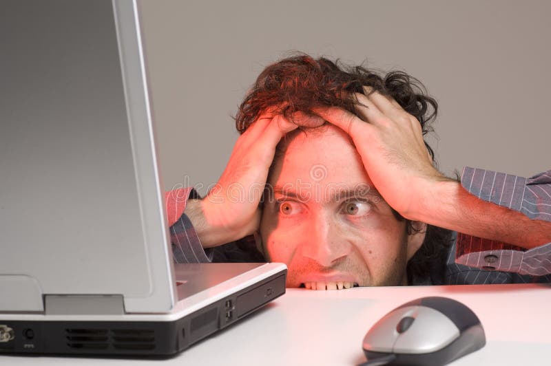 Frustriert auf Computer stockfoto. Bild von frustriert - 1446542