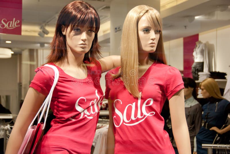 Mannequine im Mall stockbild. Bild von leute, puppe, elegant - 13139005