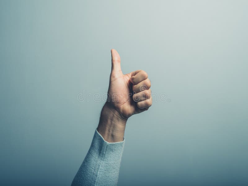Mano Maschio Che Mostra Pollice Su Fotografia Stock - Immagine di ...