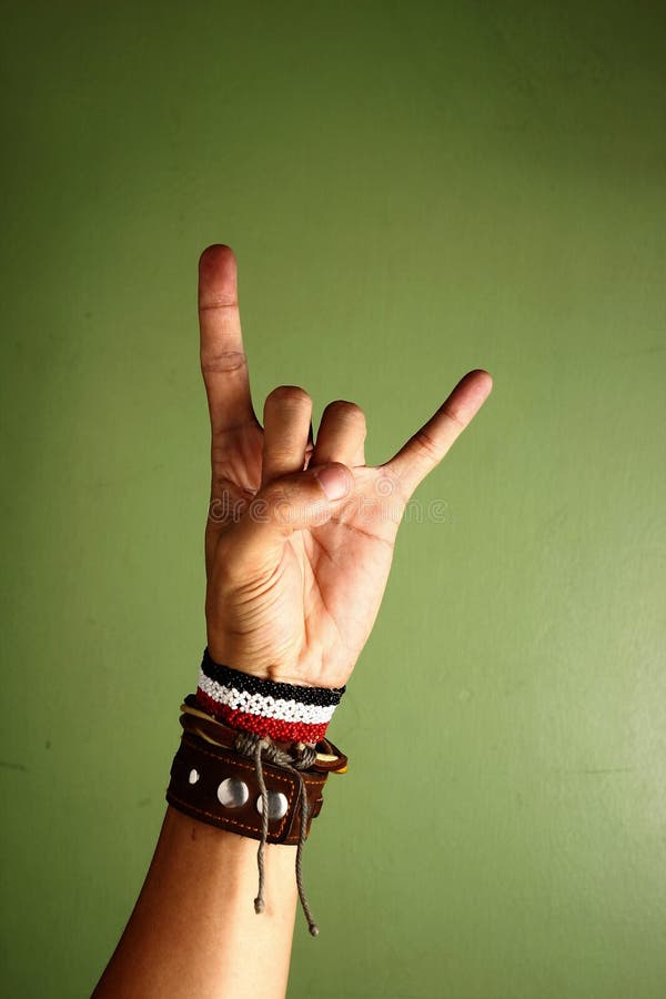 Mano Haciendo Un Gesto De Rock and Roll Imagen de archivo - Imagen de ...