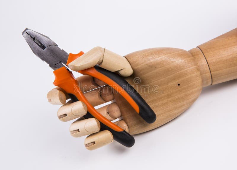 Mano tenendo le pinze fotografia stock. Immagine di braccio - 98785536