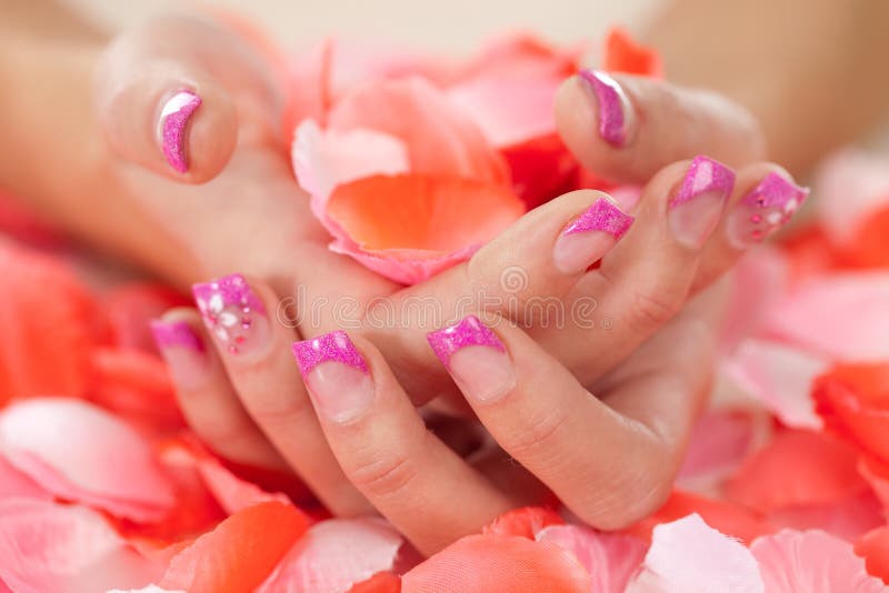 Manos con las rosas foto de archivo. Imagen de mano, rosas - 11927626