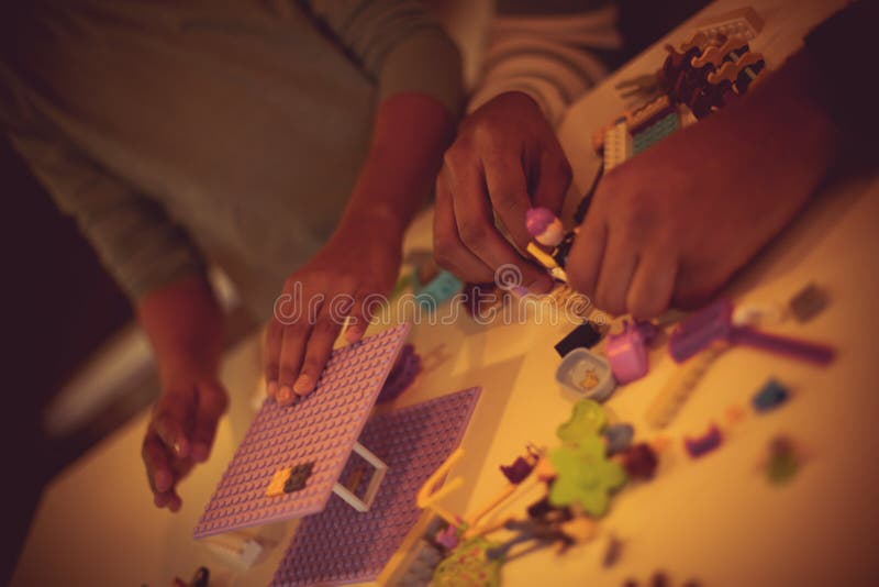 Manos creativas imagen de archivo. Imagen de hembra - 136357243