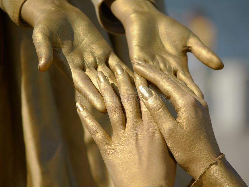 Manos de oro imagen de archivo. Imagen de mano, humano - 45591071
