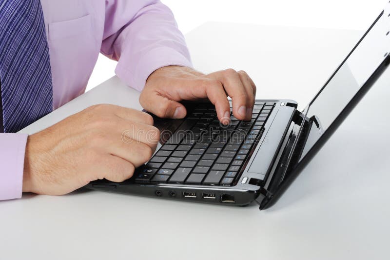 Manos En El Teclado De La Computadora Portátil. Imagen de archivo ...